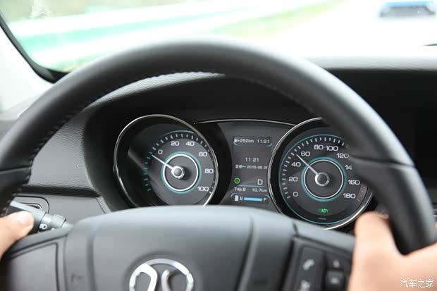 独家：海拔4千米测试北汽新能源EU260-新浪汽车